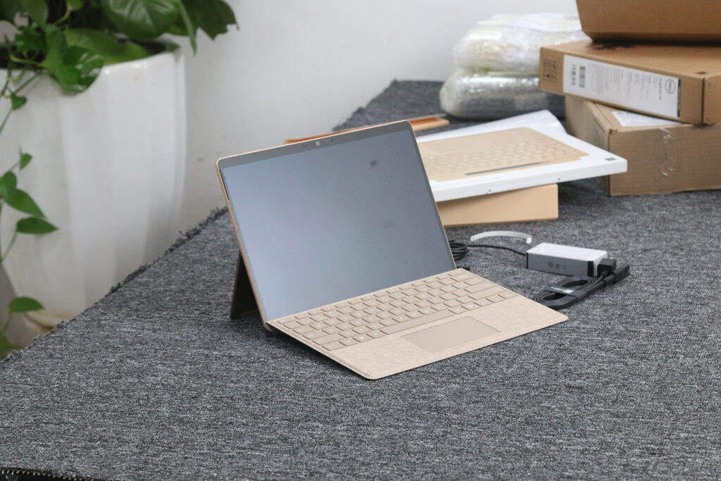 Surface Pro 11 Copilot+ Snapdragon X Plus - Dune color - USA