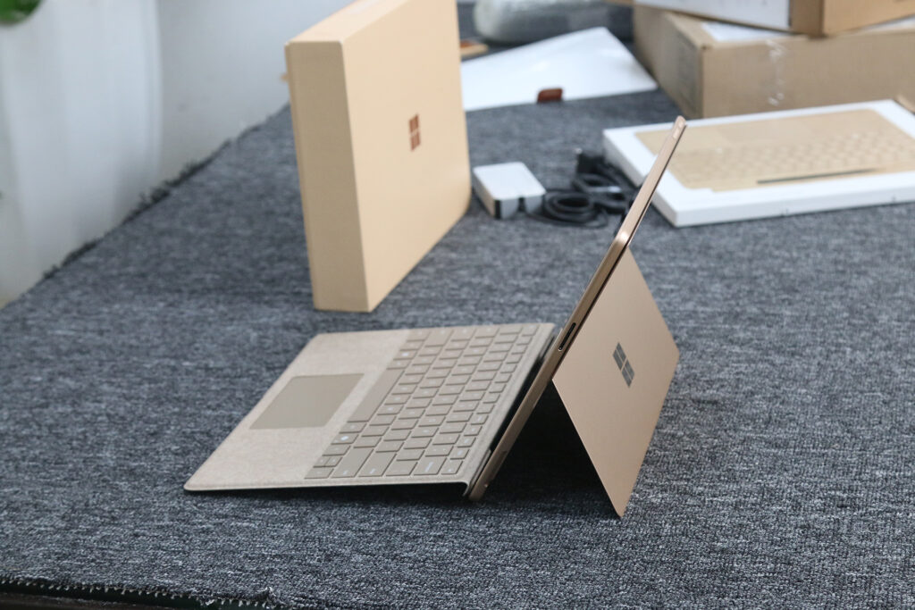 Surface Pro 11 Copilot+ Snapdragon X Plus - Dune color - USA