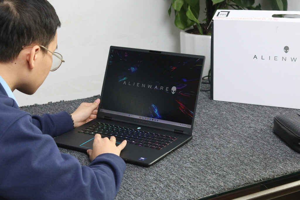 Alienware x16 R2 giá tốt tại HanoiLab
